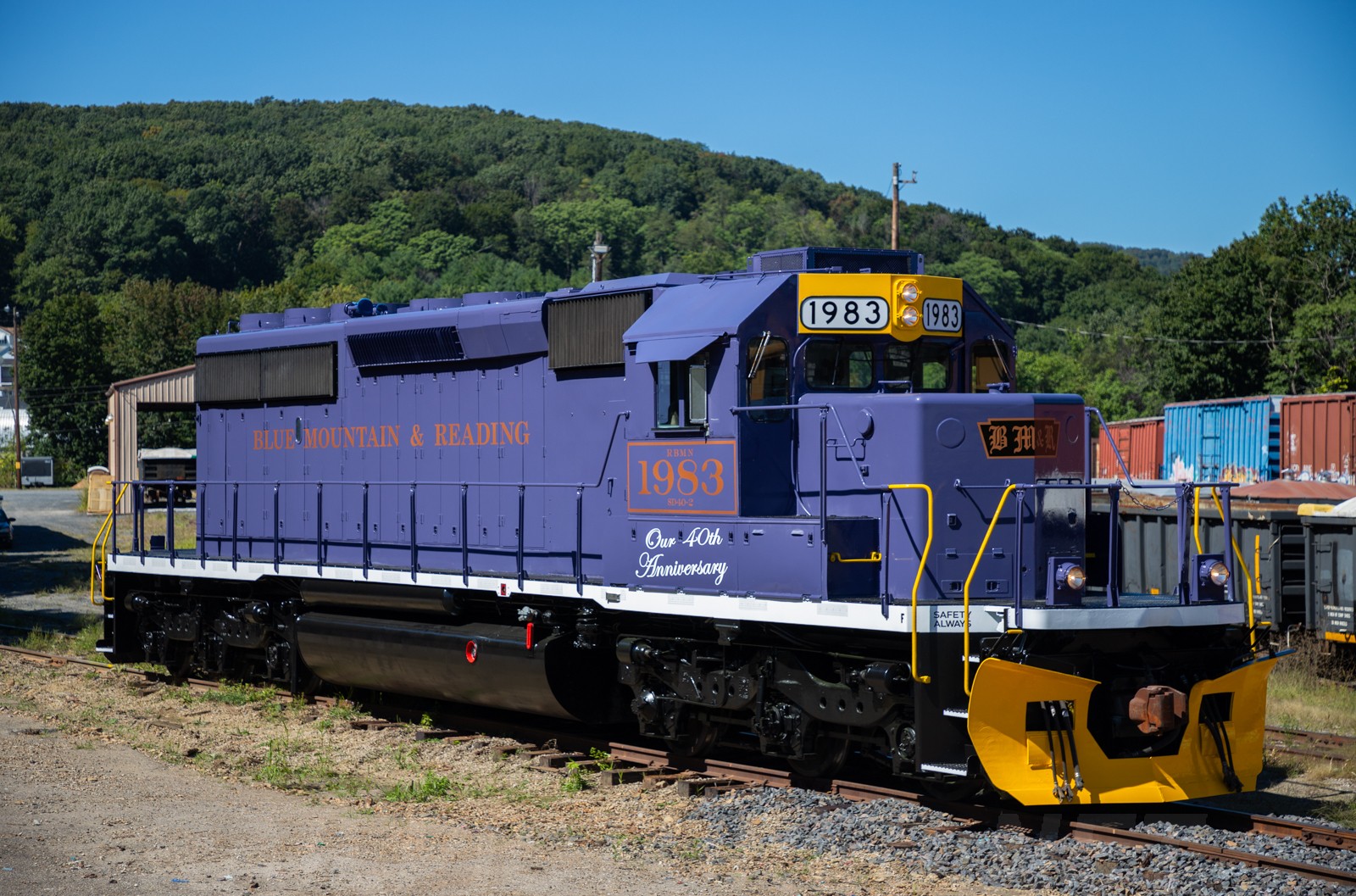 Grzyboski's Train Store: Lionel LEGACY Reading & Northern SD40-2 Diesel ...
