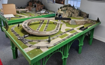 Grzyboski's Train Store: LIONEL DEALER DISPLAYS