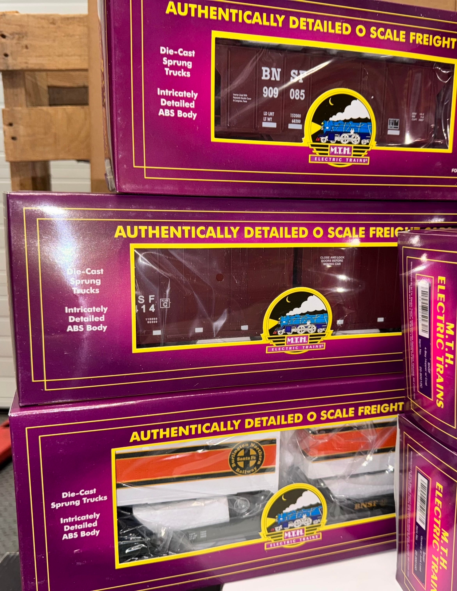 Grzyboski's Train Store: MTH Premier BNSF 6-Car Freight Set