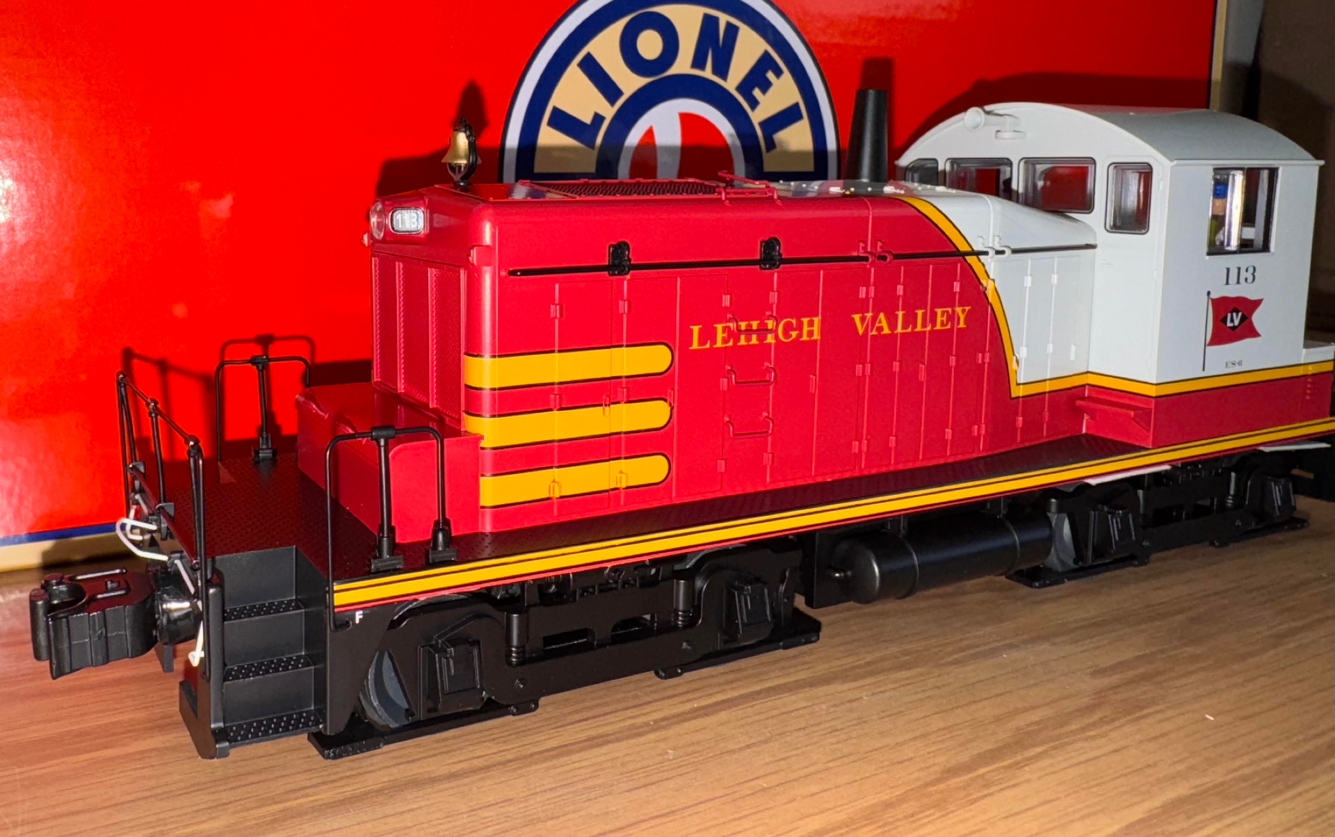 Grzyboski's Train Store: Lionel Lehigh Valley LEGACY SW1 Diesel #113