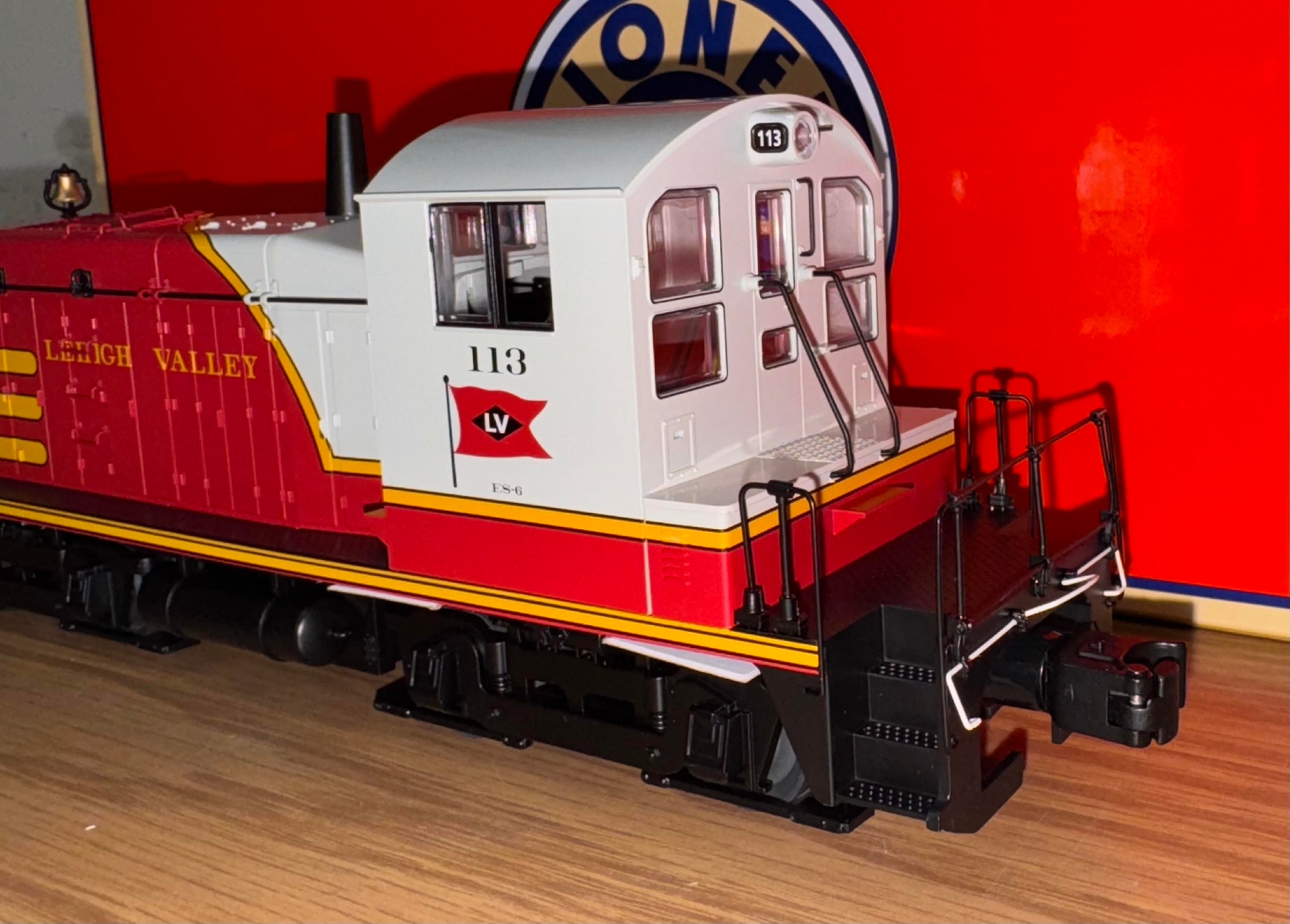 Grzyboski's Train Store: Lionel Lehigh Valley LEGACY SW1 Diesel #113
