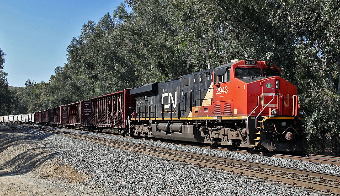 Grzyboski's Train Store: Lionel Canadian National ET44 #2943