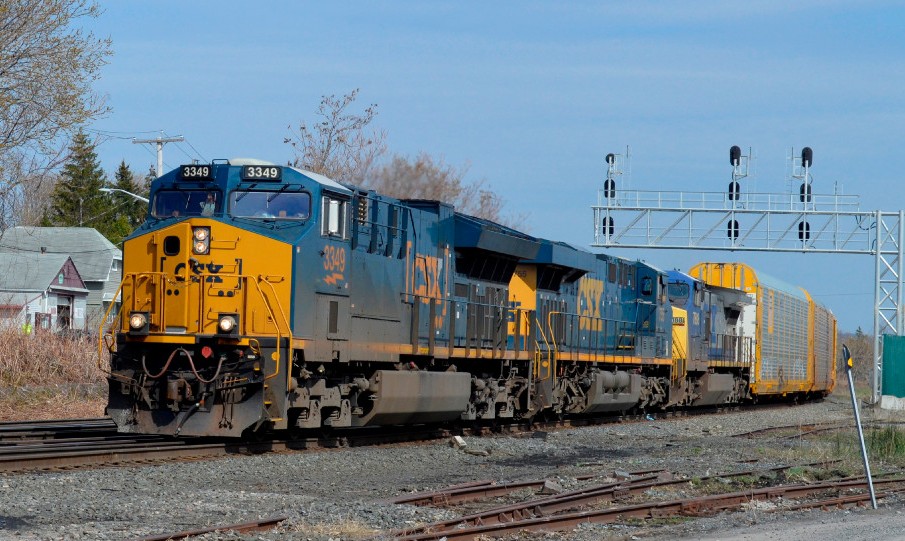 Grzyboski's Train Store: Lionel CSX 'SuperBass' ET44AC #3349