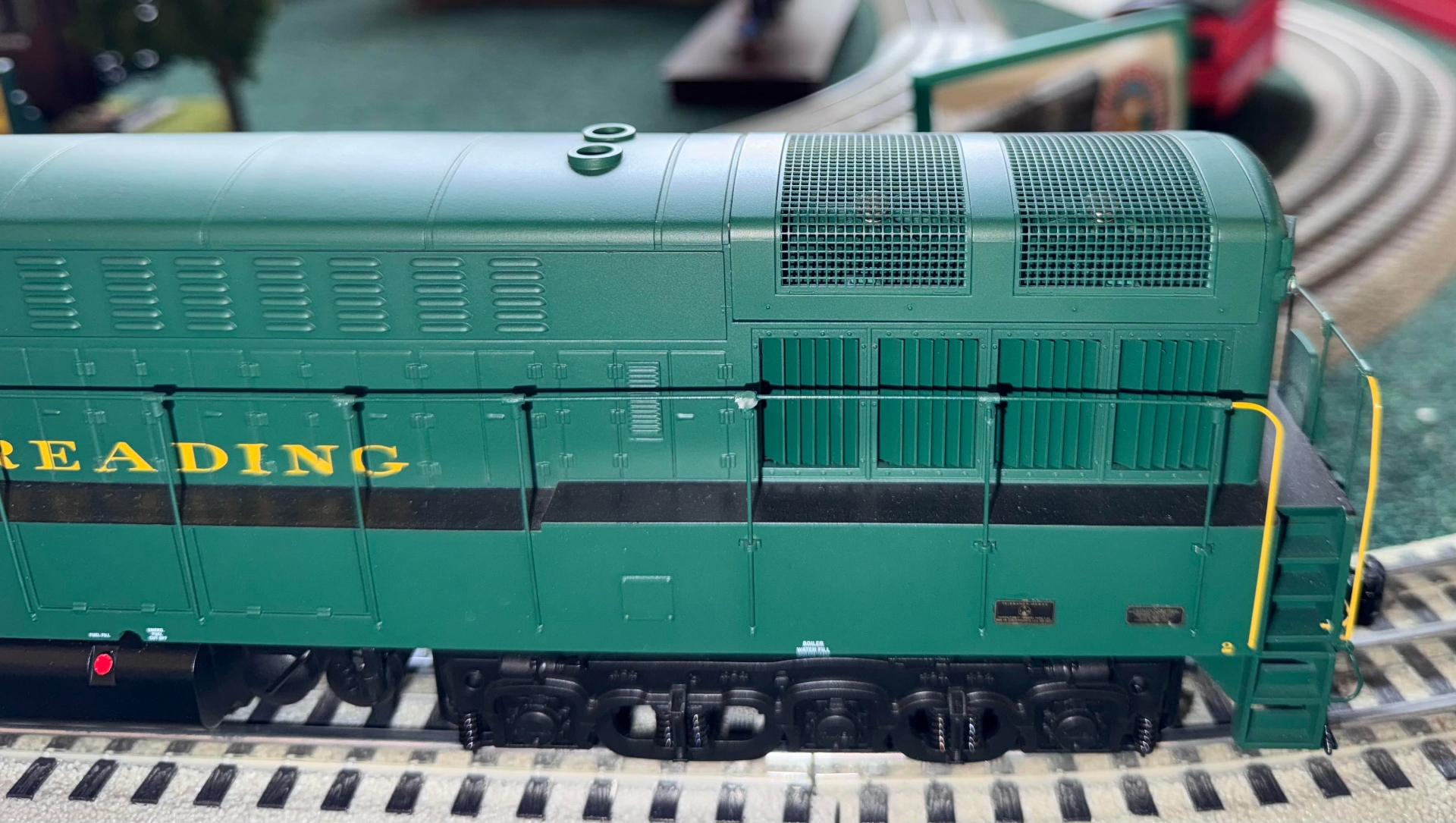 Grzyboski's Train Store: Lionel LEGACY Reading H-24-66 Trainmaster FM ...