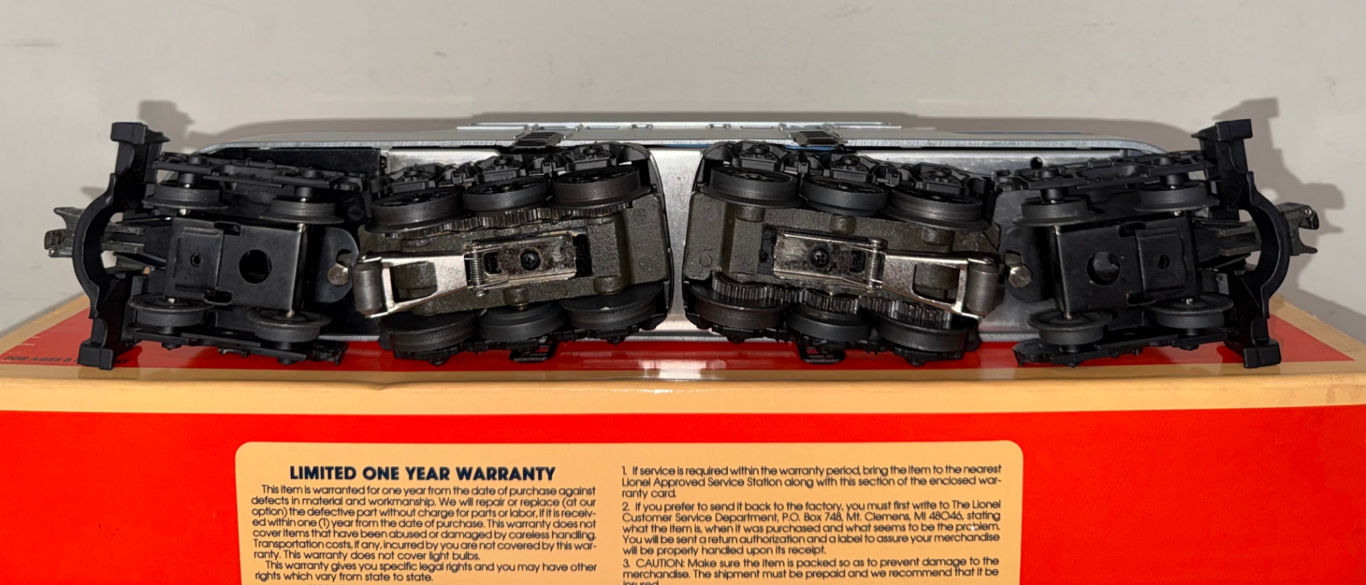 Grzyboski's Train Store: Lionel Amtrak GG-1 Electric Diesel #8303 (used)