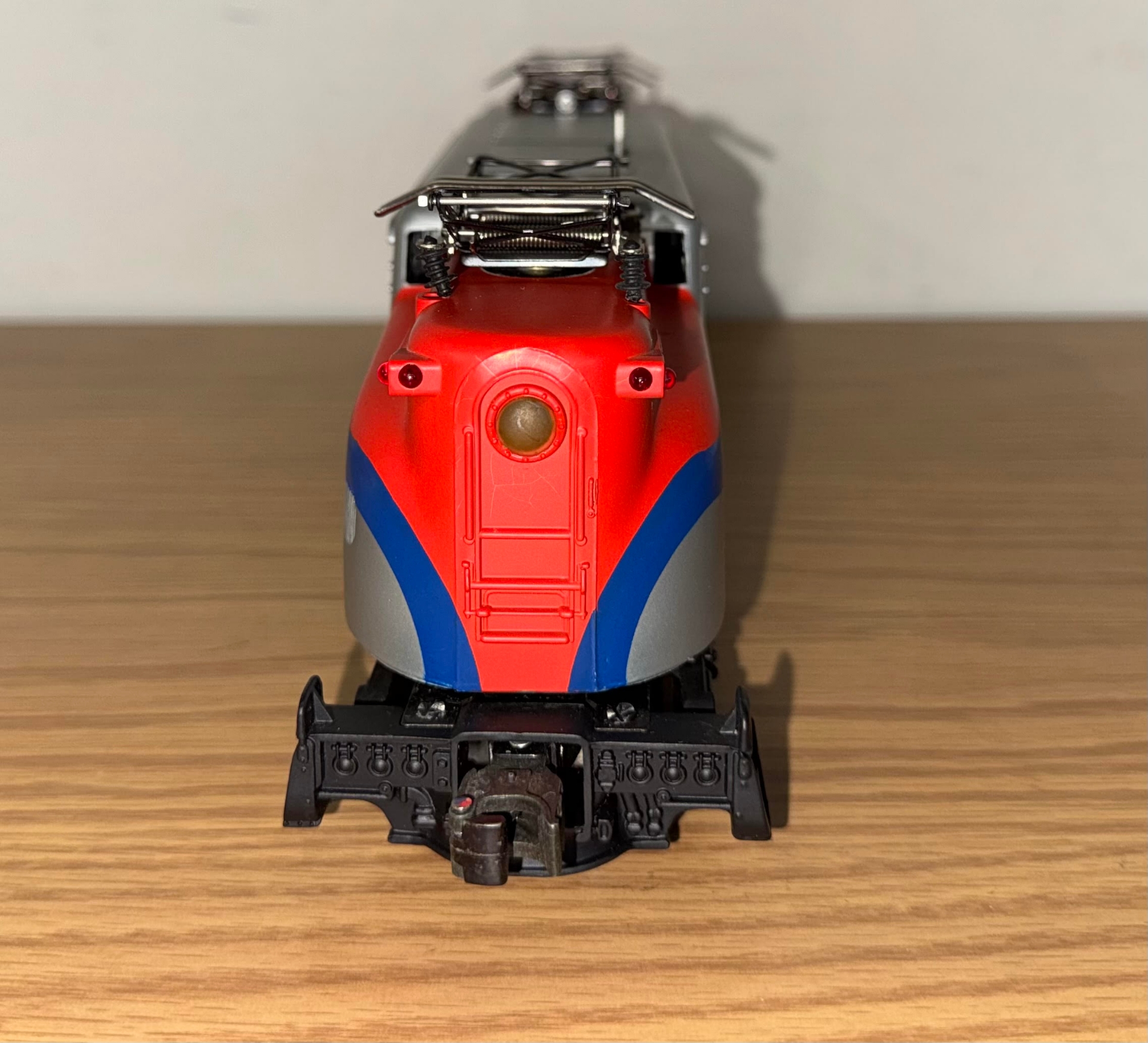 Grzyboski's Train Store: Lionel Amtrak GG-1 Electric Diesel #8303 (used)